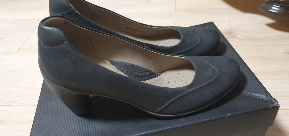 Жіночі туфлі Ecco: 1 100 грн. - Інші туфлі Вишневе на Olx