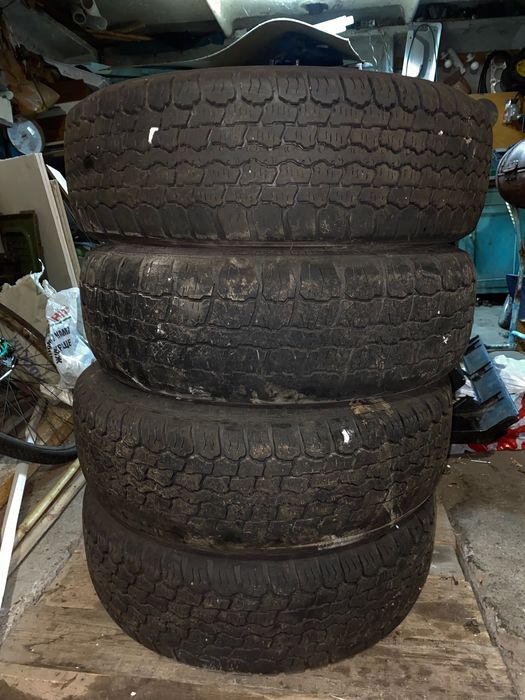 Резина на ниву всесезонные б/у: 1 200 грн. - Автошини Подорожнє на Olx