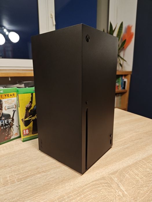 Konsola Xbox Series X - Stan idealny - 1 pad + 3 gry w zestawie ...