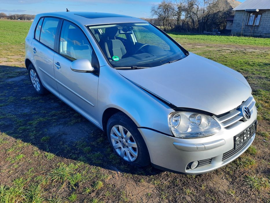 Golf 5 1.6 MPI 102 KM. Przebieg 141 t.km. Uszkodzony Poddębice • OLX.pl