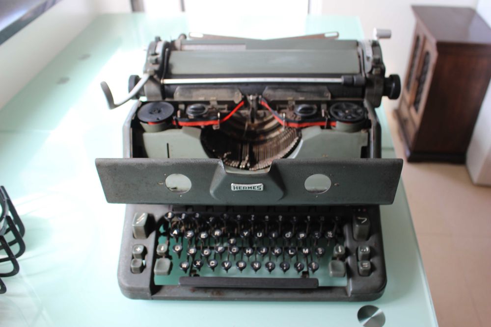 Antiga máquina de escrever Hermes Azeitão (São Lourenço E São Simão ...