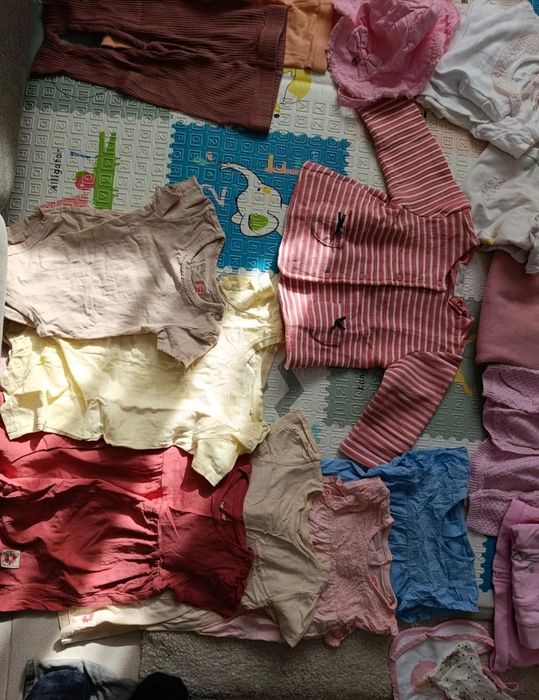 Pack com perto de 100 peças de roupa de menina bebé Almada, Cova Da ...