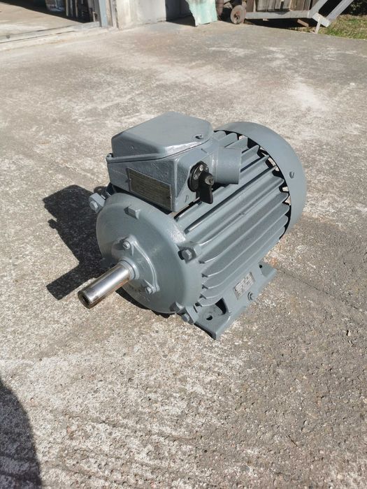 Silnik elektryczny 3 fazowy 380v 7.5 kW, 1445 obr/min z włącznikiem Ostrów Mazowiecka • OLX.pl