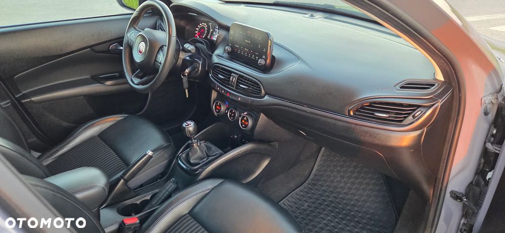 Używany Fiat Tipo 2018 - 41 800 PLN, 73 430 km - Otomoto.pl