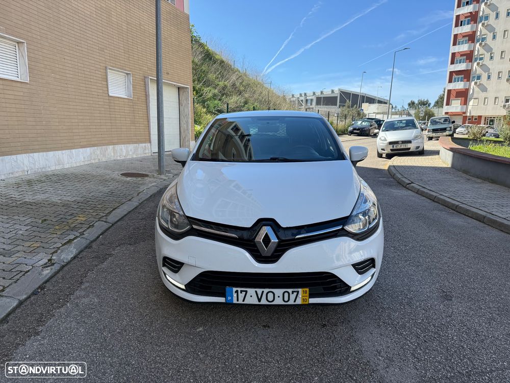 Usado Renault Clio 2018 - 5 990 EUR, 467 000 km - Standvirtual.com