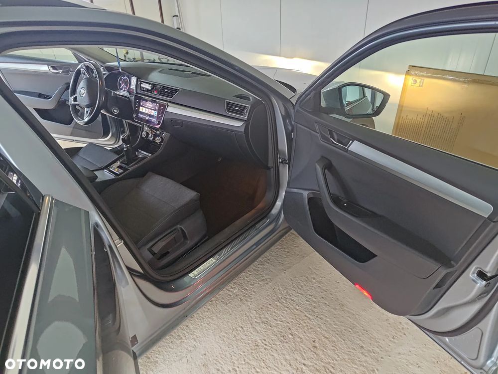 Używany Skoda Superb 2017 - 60 900 PLN, 179 000 km - Otomoto.pl