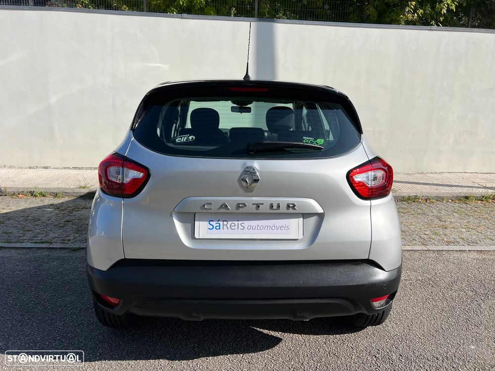 Usado Renault Captur 2014 - 11 000 EUR, 166 000 km - Standvirtual.com
