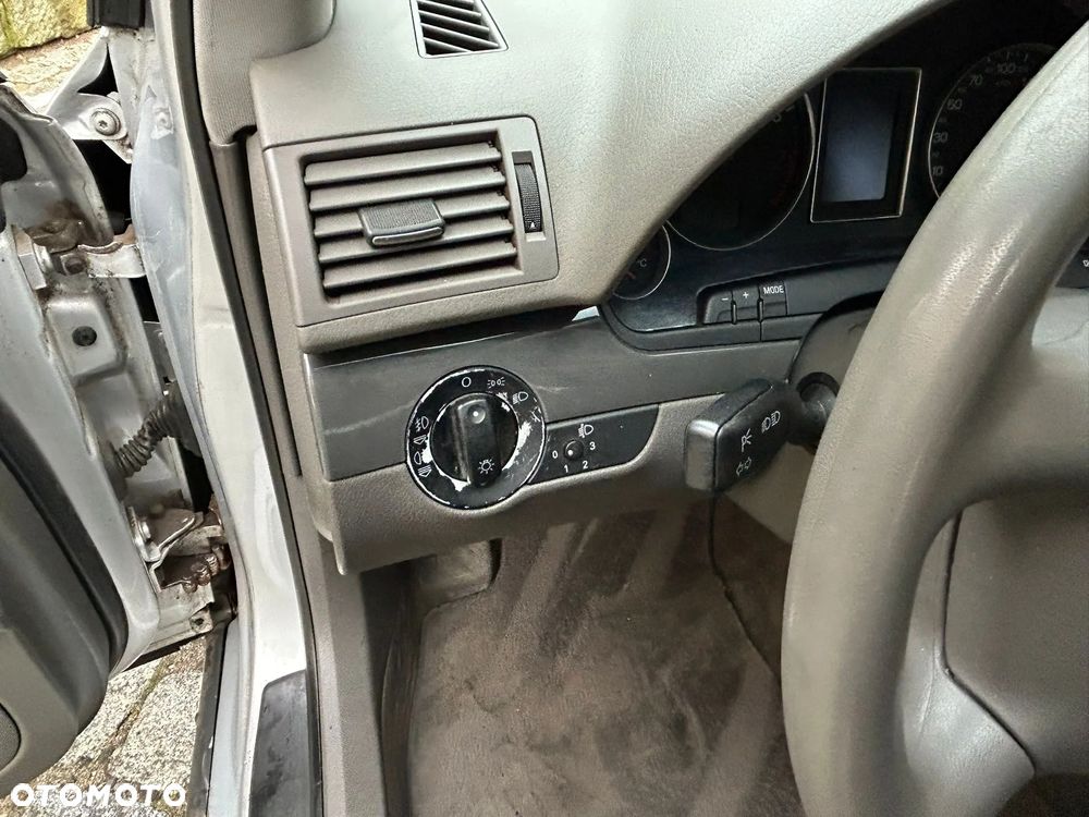 Używany Audi A4 Limousine 2001 - 8 800 PLN, 166 540 km - Otomoto.pl