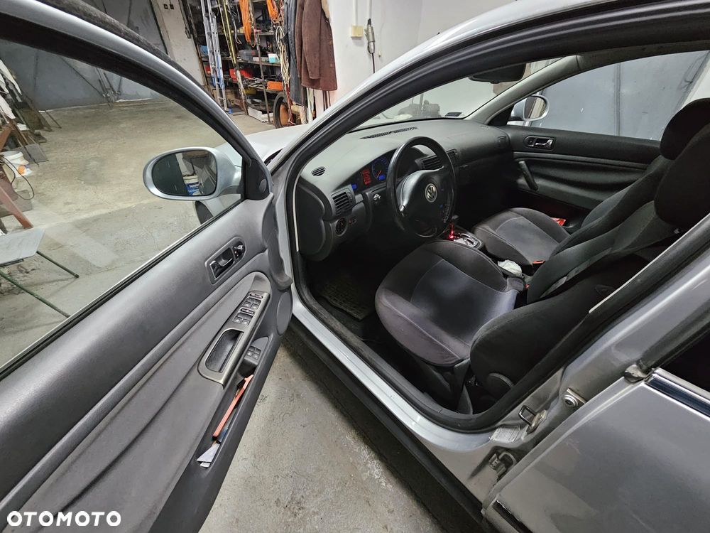 Używany Volkswagen Passat 2005 - 6 900 PLN, 288 157 km - Otomoto.pl