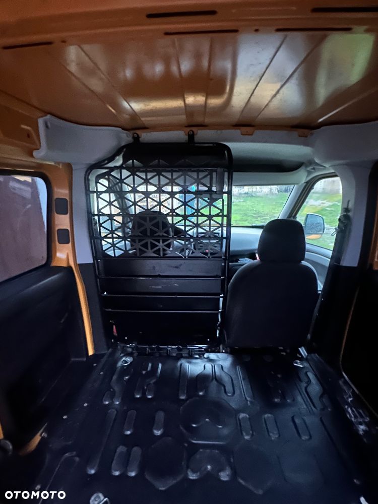 Używany Fiat Doblo 2010 - 7 000 PLN, 211 000 km - Otomoto.pl