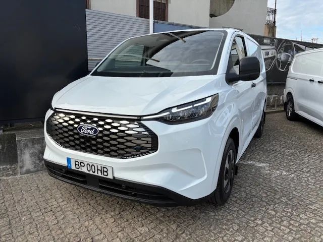 Usado Ford Transit Custom Trend 320 L1 BEV 83 kWh 2024 - 45 900 EUR, 2 ...