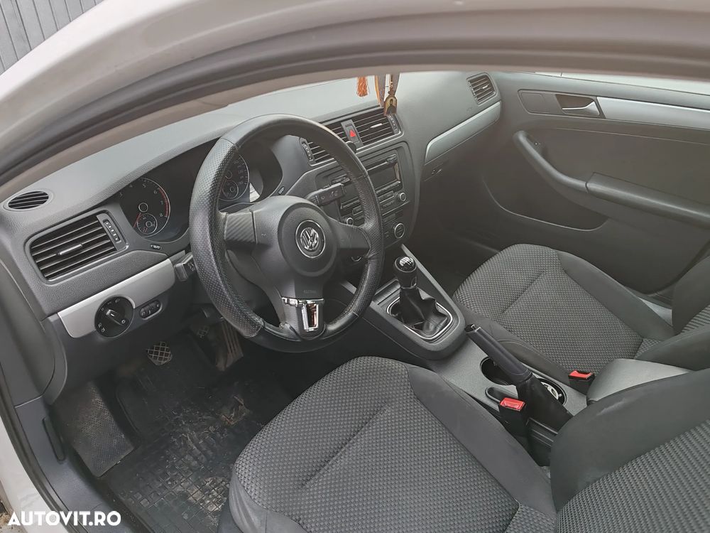 Utilizat Volkswagen Jetta 2013 - 4 500 EUR, 180 000 km - Autovit.ro