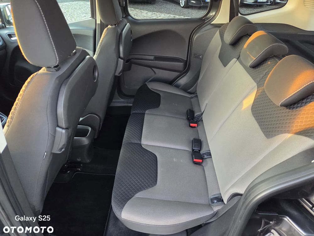 Używany Ford Tourneo Courier 2017 - 27 600 PLN, 130 000 km - Otomoto.pl