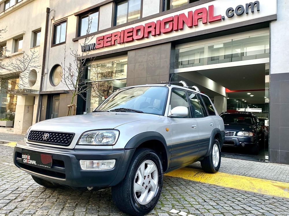 Usado Toyota RAV4 1998 - 6 250 EUR, 298 000 km - Standvirtual.com