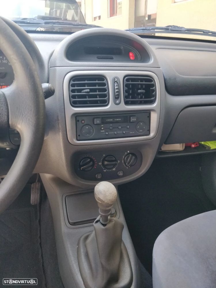 Usado Renault Clio 2000 - 500 EUR, 211 000 km - Standvirtual.com