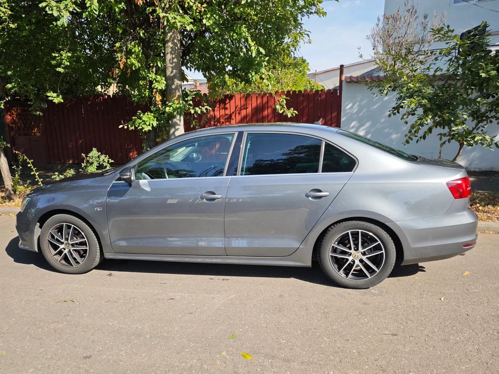 Utilizat Volkswagen Jetta 2015 - 11 500 EUR, 77 000 km - Autovit.ro