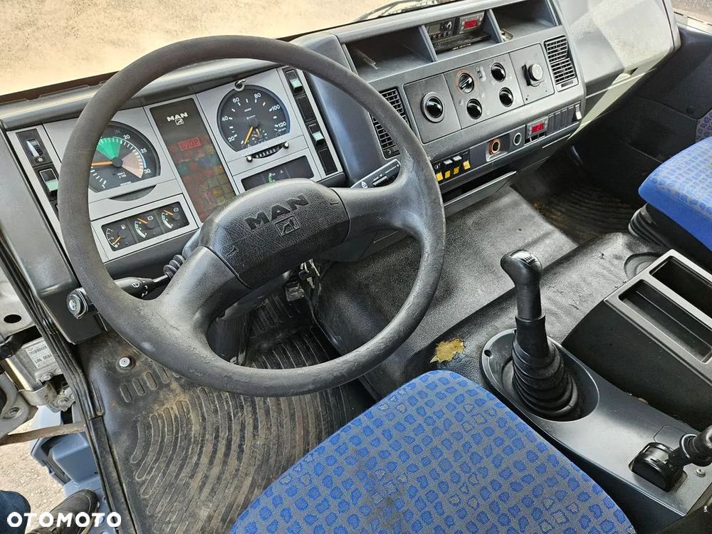 USED MAN LE 15.280 Do przewozu drobiu / kontener + winda / agregat 2003 - 22 900 PLN, 895 600 km ...