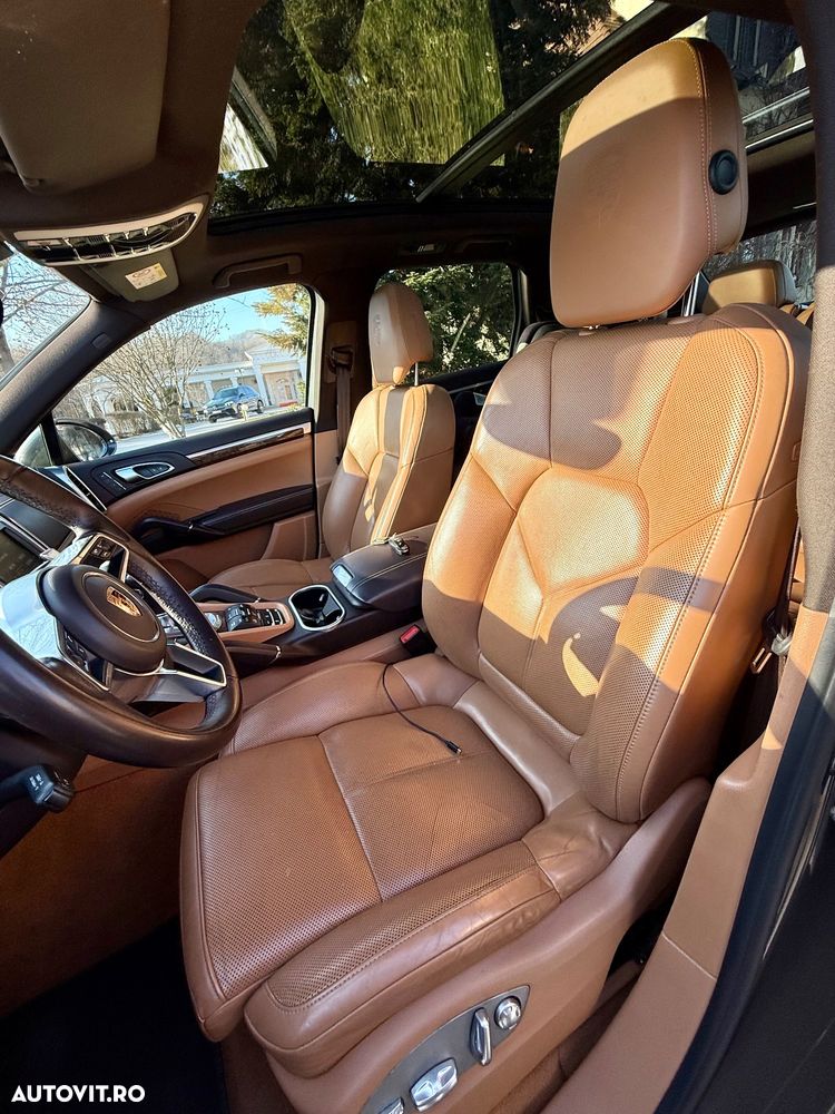Utilizat Porsche Cayenne 2016 - 25 999 EUR, 123 400 km - Autovit.ro