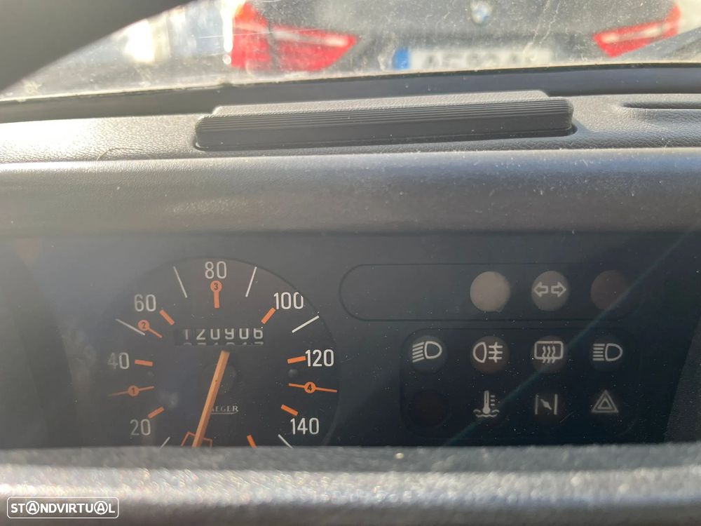 Usado Renault 4 1984 - 2 000 EUR, 120 906 km - Standvirtual.com