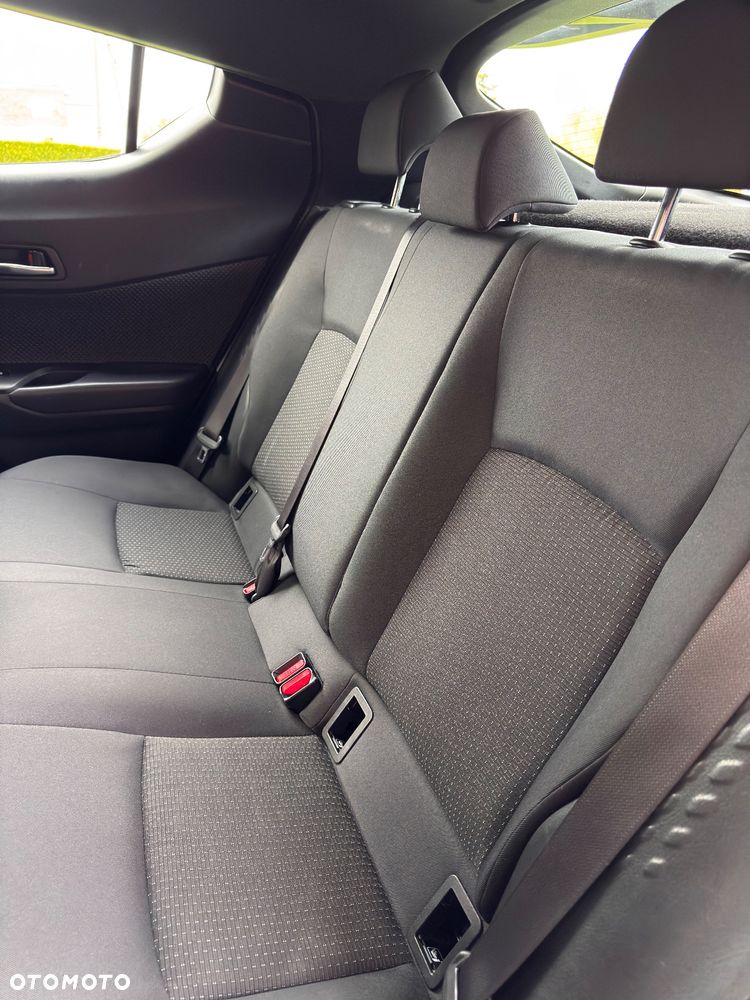 Używany Toyota C-HR 2017 - 64 900 PLN, 120 371 km - Otomoto.pl