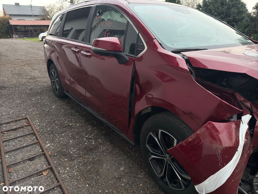 Używany Toyota Sienna 2025 - 150 000 PLN, 24 000 km - Otomoto.pl