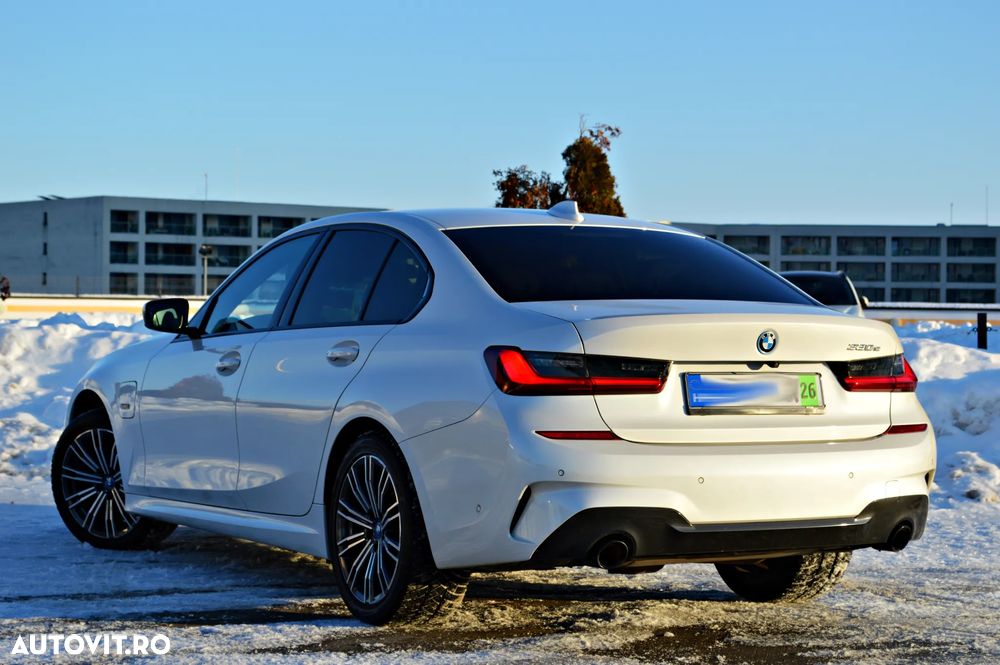 Utilizat BMW Seria 3 2021 - 26 999 EUR, 130 000 km - Autovit.ro