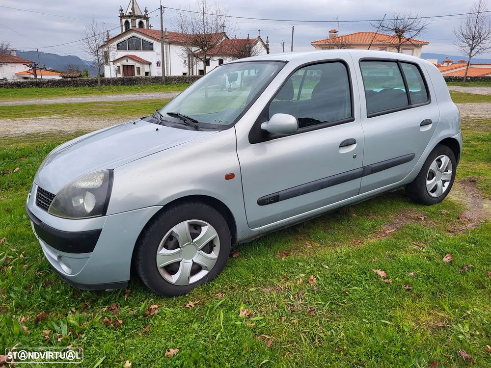 Usado Renault Clio 2002 - 2 200 EUR, 263 542 km - Standvirtual.com