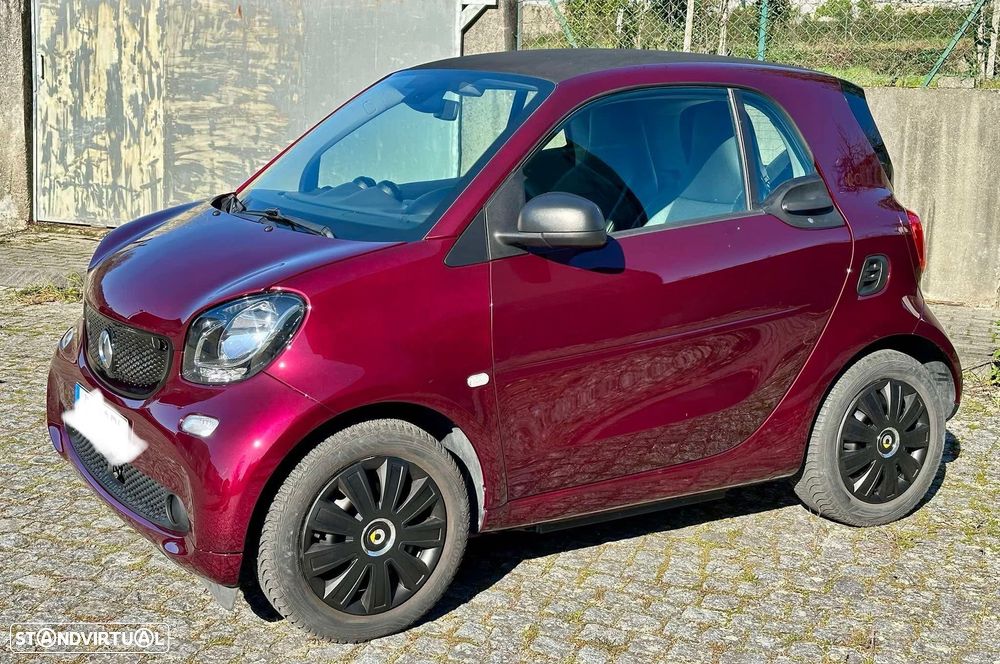 Usado Smart ForTwo Coupé 2019 - 10 999 EUR, 23 000 km - Standvirtual.com