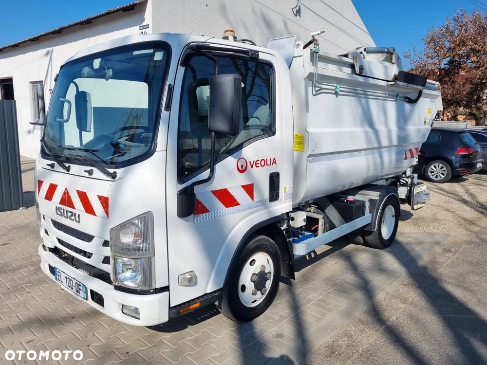 Używany Isuzu M55 Zabudowa FARID MK1-7 - 7m3 2017 - 130 000 PLN, 142 000 km - Otomoto.pl