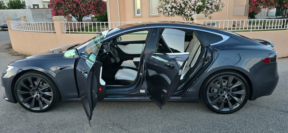 Usado Tesla Model S 2020 - 48 500 EUR, 85 000 km - Standvirtual.com
