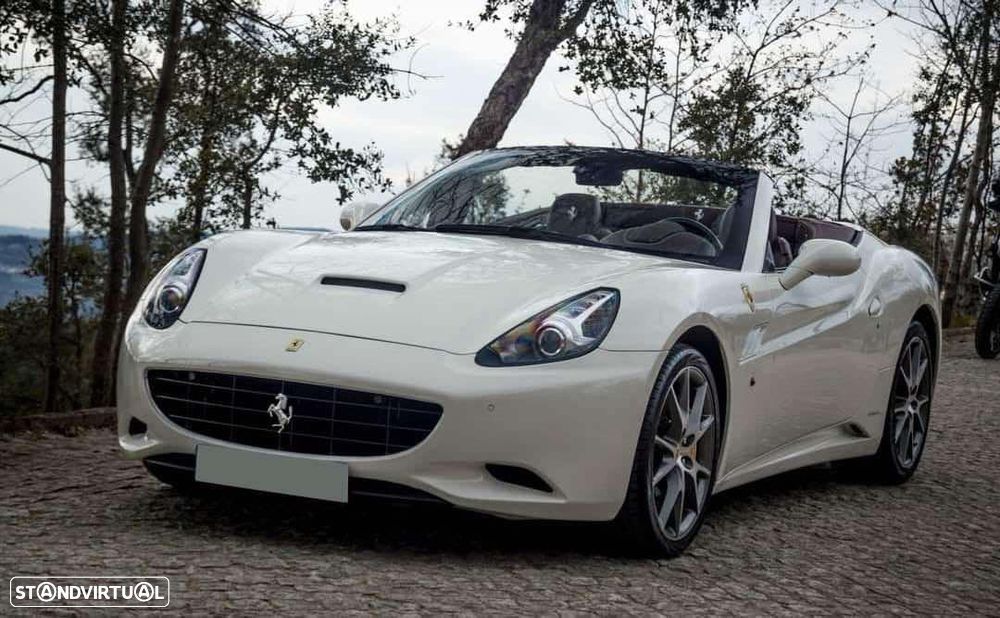 Usado Ferrari California 2011 - 115 000 EUR, 68 576 km - Standvirtual.com