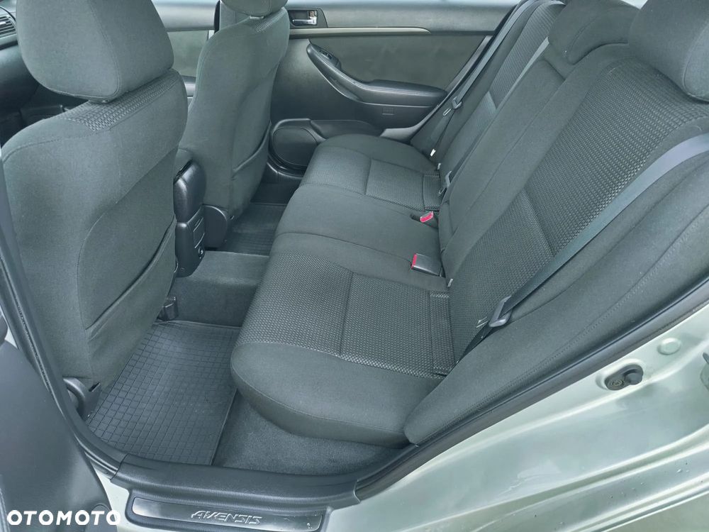 used toyota avensis 2005 - 12 800 PLN, 215 000 - Otomoto.pl