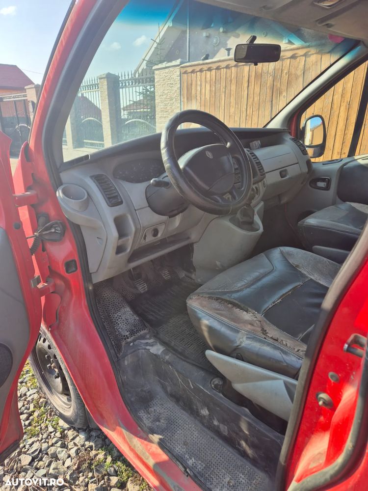 Utilizat Renault Trafic 2004 - 1 000 EUR, 150 000 km - Autovit.ro