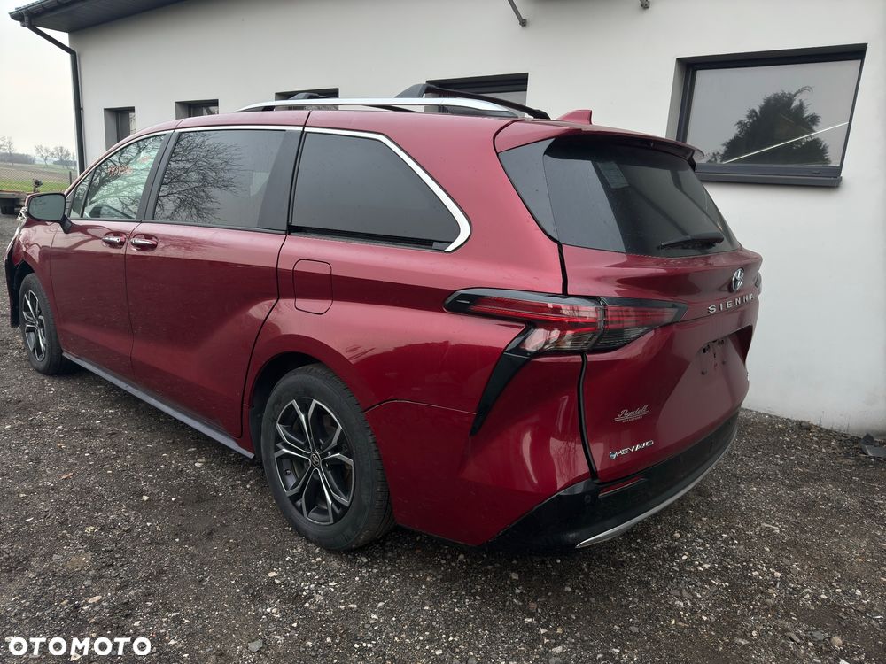 Używany Toyota Sienna 2025 - 150 000 PLN, 24 000 km - Otomoto.pl