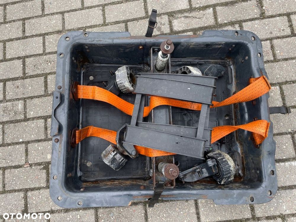 Używany Obudowy akumulatorów - 740 PLN - Otomoto.pl