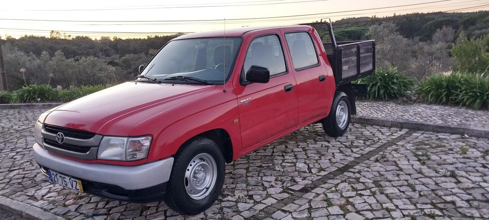 Usado Toyota Hilux 2004 - 9 750 EUR, 324 000 km - Standvirtual.com
