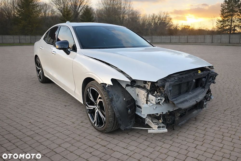 Używany Volvo S60 2024 - 70 999 PLN, 8 500 km - Otomoto.pl