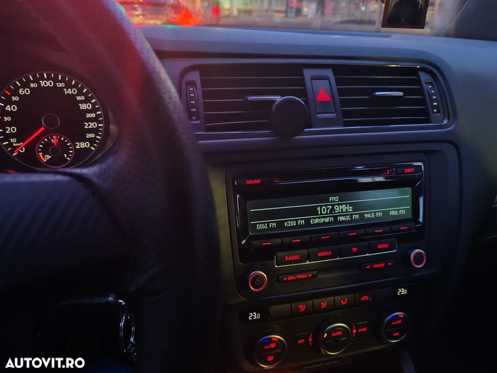 Utilizat Volkswagen Jetta 2013 - 4 500 EUR, 180 000 km - Autovit.ro