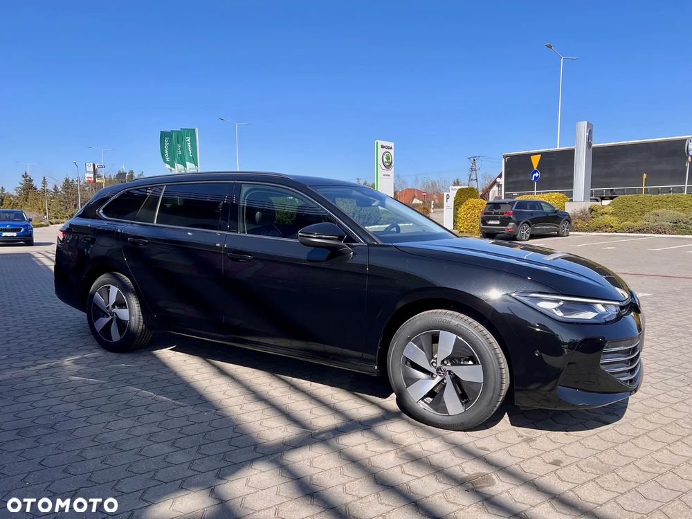 Nowy Volkswagen Passat Variant 2025 - 179 600 PLN, 1 km - Otomoto.pl