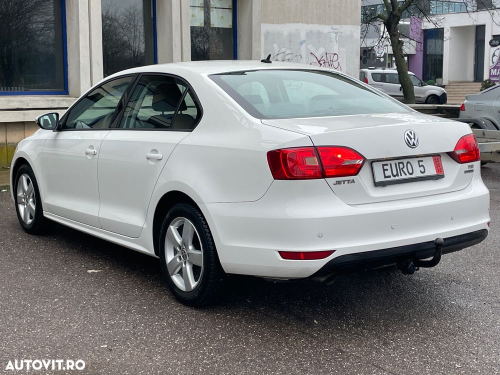 Utilizat Volkswagen Jetta 2013 - 4 999 EUR, 181 500 km - Autovit.ro