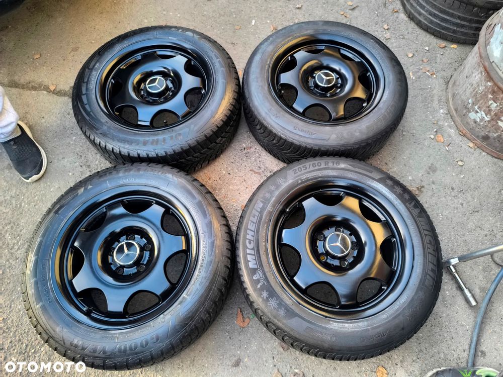 Używany Koła (felgi z oponami) - 1 150 PLN - Otomoto.pl