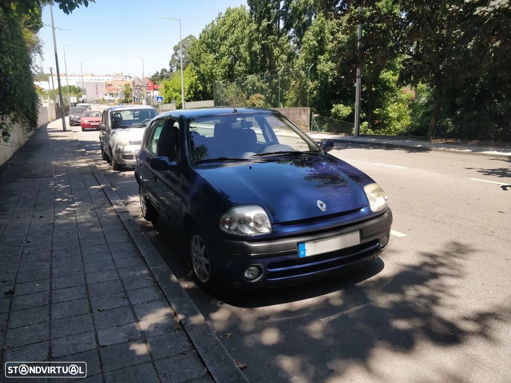 Usado Renault Clio 2000 - 500 EUR, 211 000 km - Standvirtual.com