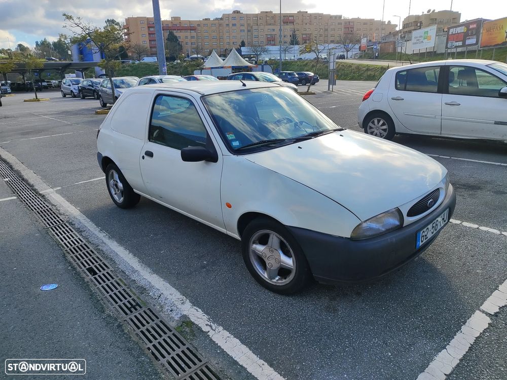 Usado Ford Fiesta 1996 - 800 EUR, 300 000 km - Standvirtual.com