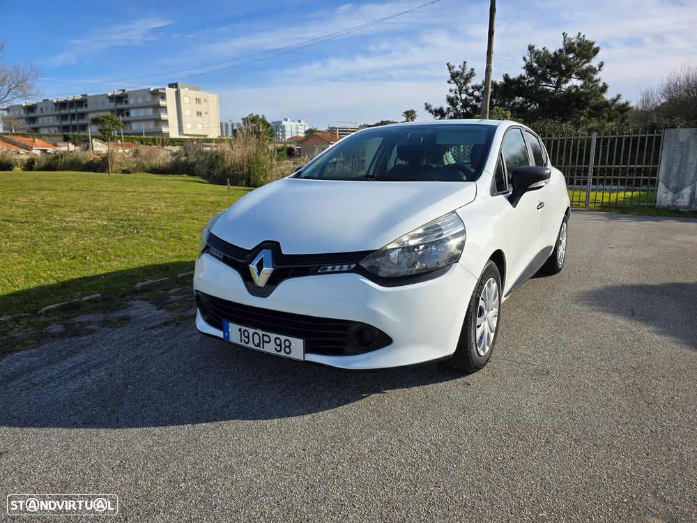 Usado Renault Clio 2015 - 7 000 EUR, 178 000 km - Standvirtual.com