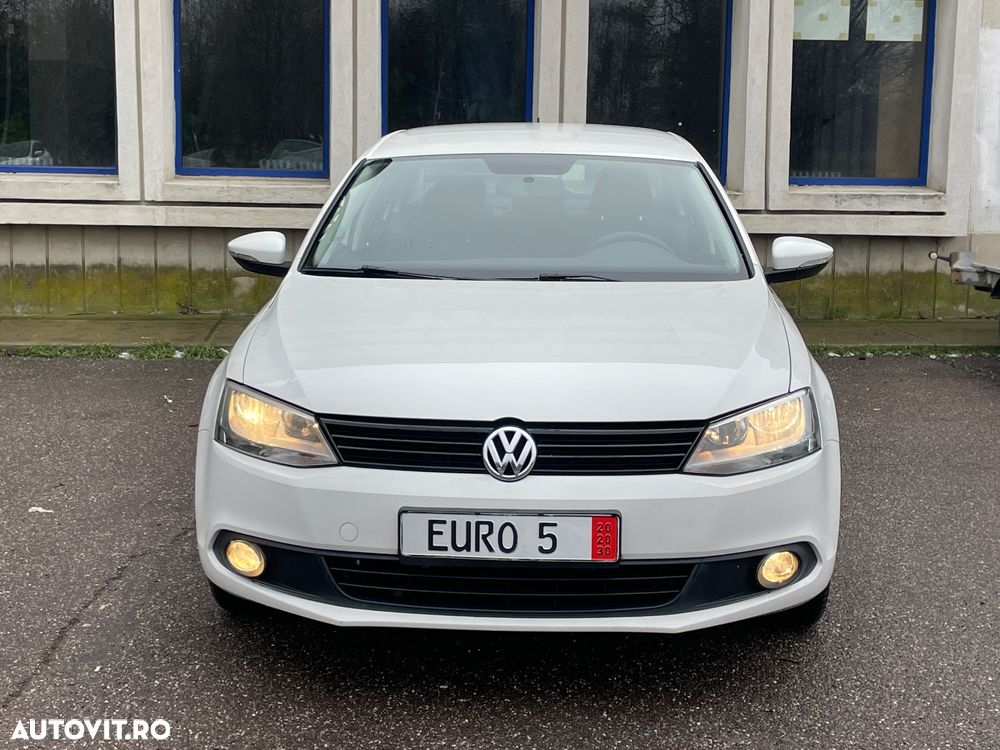 Utilizat Volkswagen Jetta 2013 - 4 999 EUR, 181 500 km - Autovit.ro