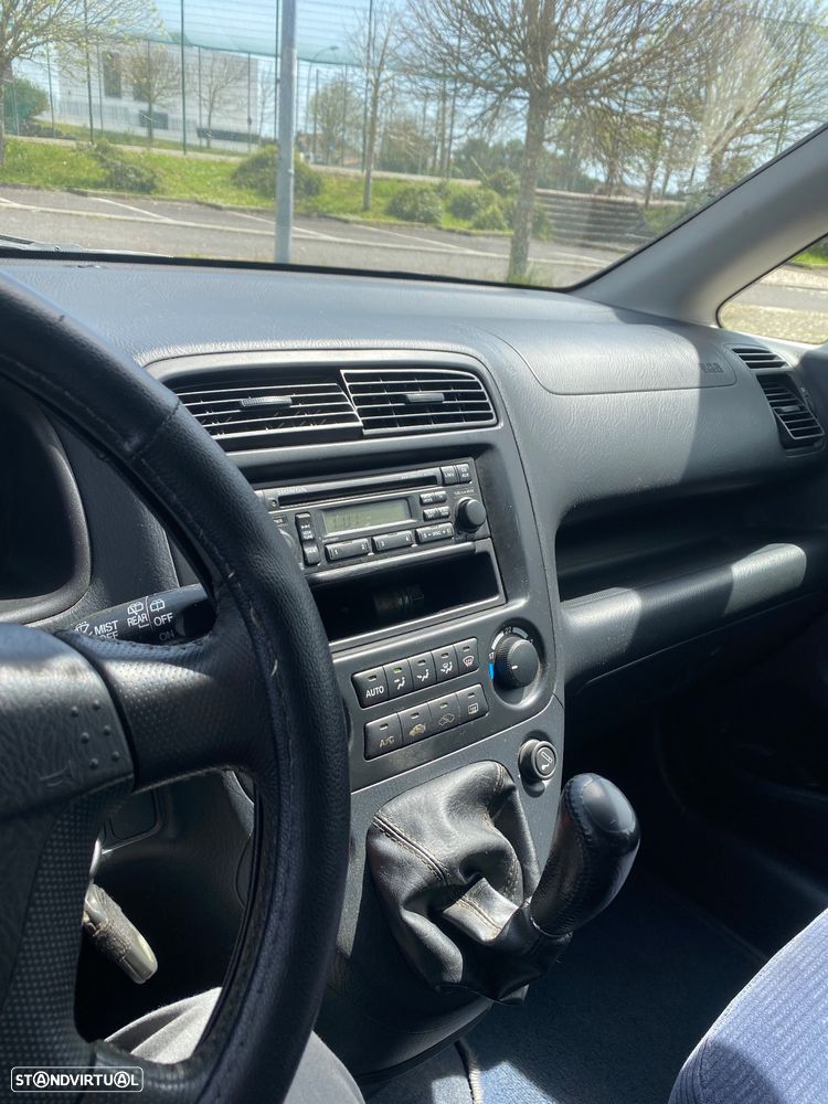 Usado Honda Stream 2001 - 2 500 EUR, 290 000 km - Standvirtual.com