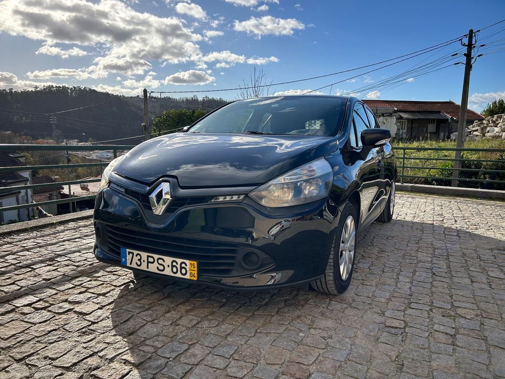 Usado Renault Clio 2015 - 6 900 EUR, 250 000 km - Standvirtual.com