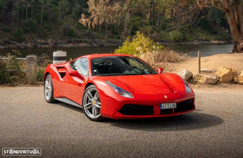 Usado Ferrari 488 2015 - 240 000 EUR, 9 700 km - Standvirtual.com