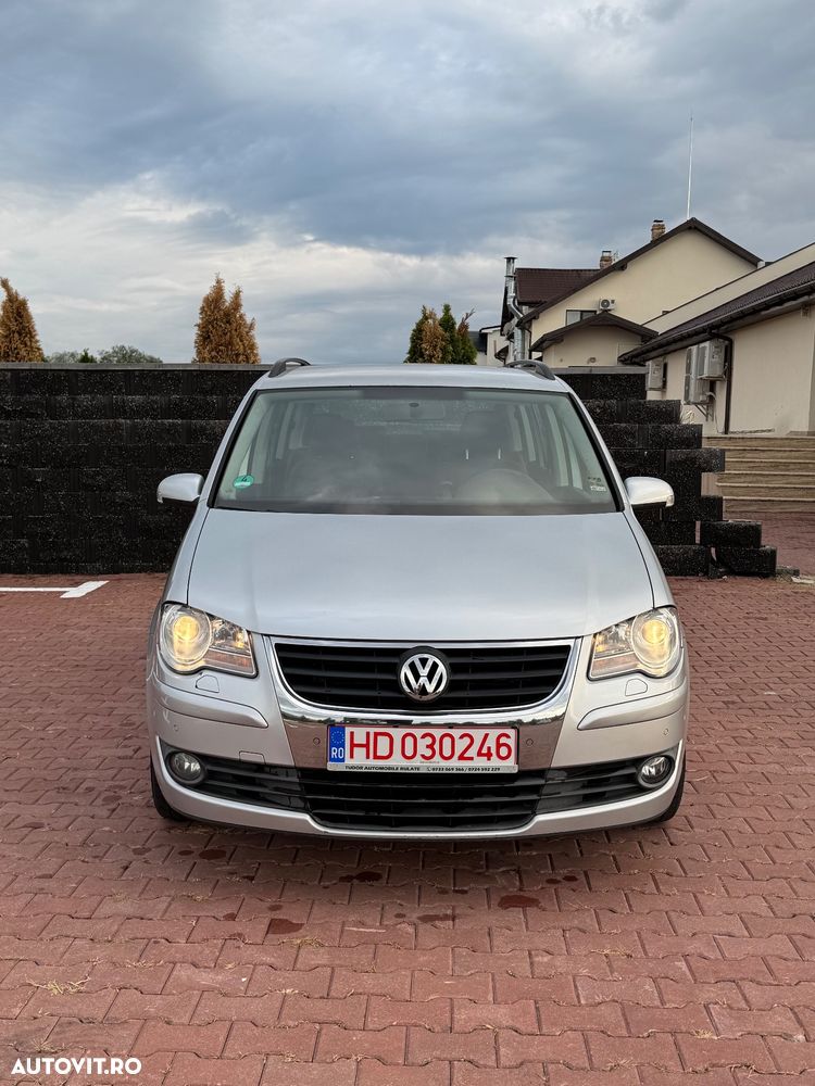 Utilizat Volkswagen Touran 2009 - 3 950 EUR, 210 000 km - Autovit.ro