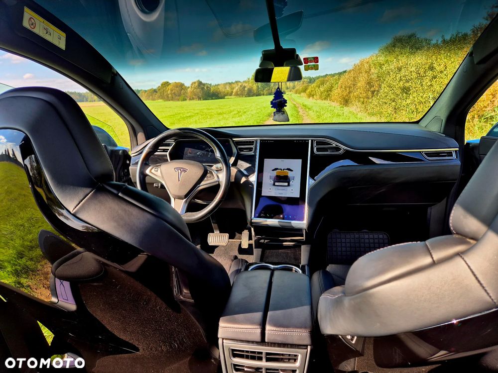 Używany Tesla Model X 2017 - 125 000 PLN, 116 500 km - Otomoto.pl